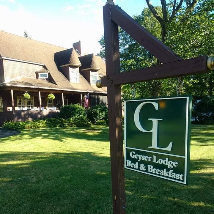 Beautiful Victorian Home Close To Every Thing. - Saratoga Springs, NY
