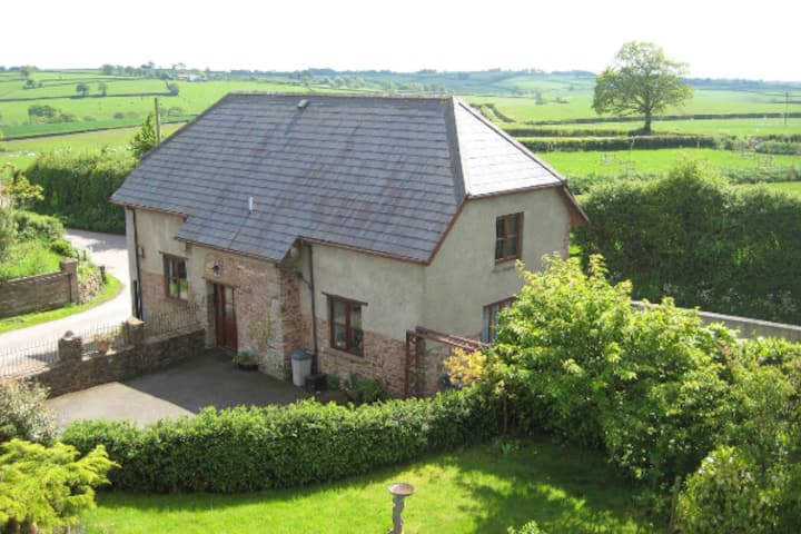 Stable Lodge Is A Converted Barn With 2 Bedrooms. - Devon