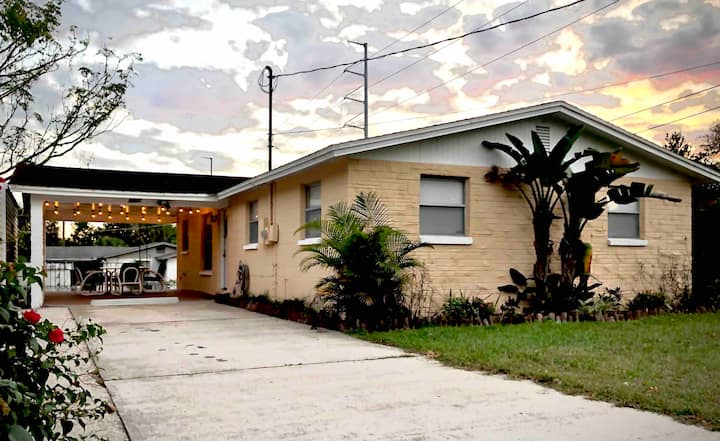 Busch Gardens 4/2 - Relaxing Pleasures - Temple Terrace