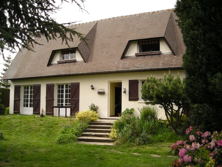 Attractive Gite Set In Rolling Countryside. - Yvetot