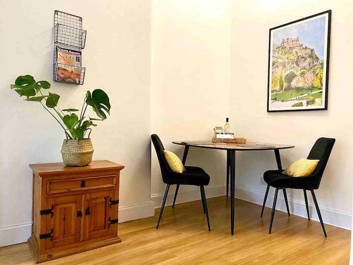 Dalry, Edinburgh | Modernised Traditional Flat | - Edinburgh