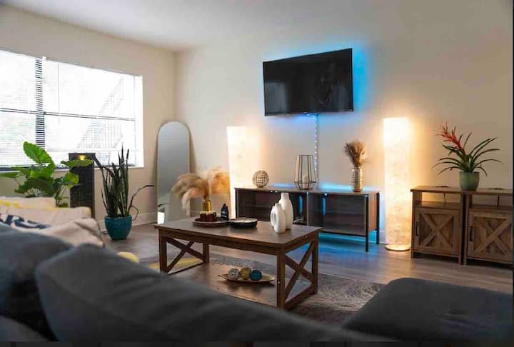 Maureen's Marvel- Resort Style Comfort - Coral Springs, FL