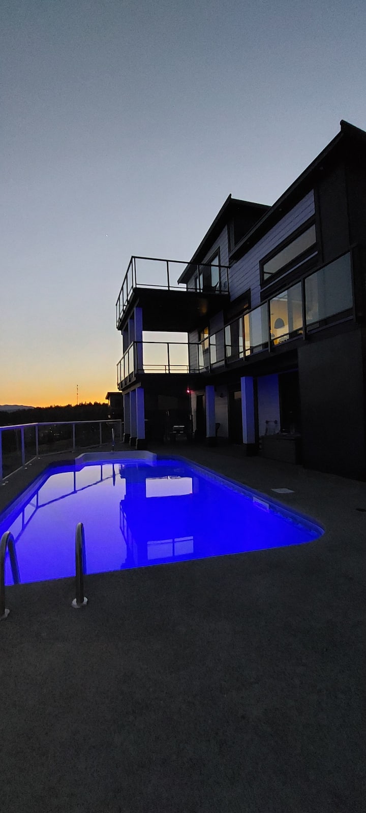 Heated Salt Water Pool, Amazing Views, 1bdrm Suite - Nanaimo