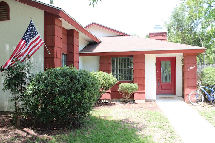 The Apple House Near Medical Center; Usaa; Airport - Hollywood Park - San Antonio