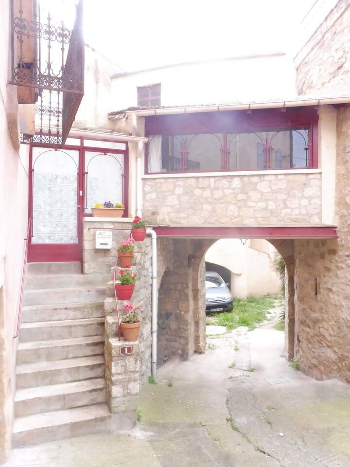 Un Petit Coin Calme Dans Un Beau Village Médiéval - Bédarieux