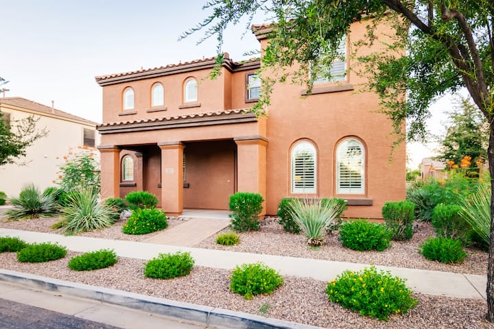 Beautiful Arizona Getaway In The Heart Of Gilbert! - Queen Creek, AZ