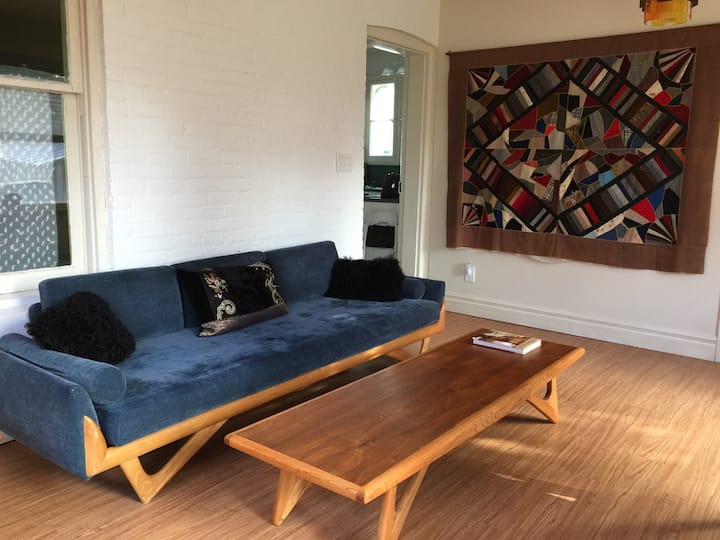 The Happy House - 5 Bedrooms! Right Downtown. - Saint Marys, ON, Canada