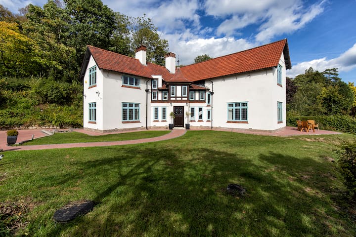 Original Arts & Crafts 4 Bedroom House Whitby - Houses for Rent in ...