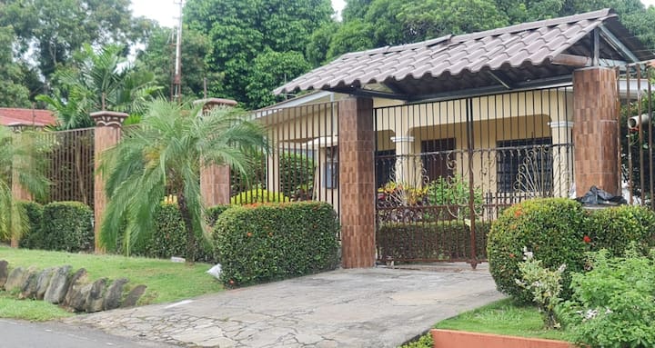 Hermosa Casa Céntrica En David - Panama