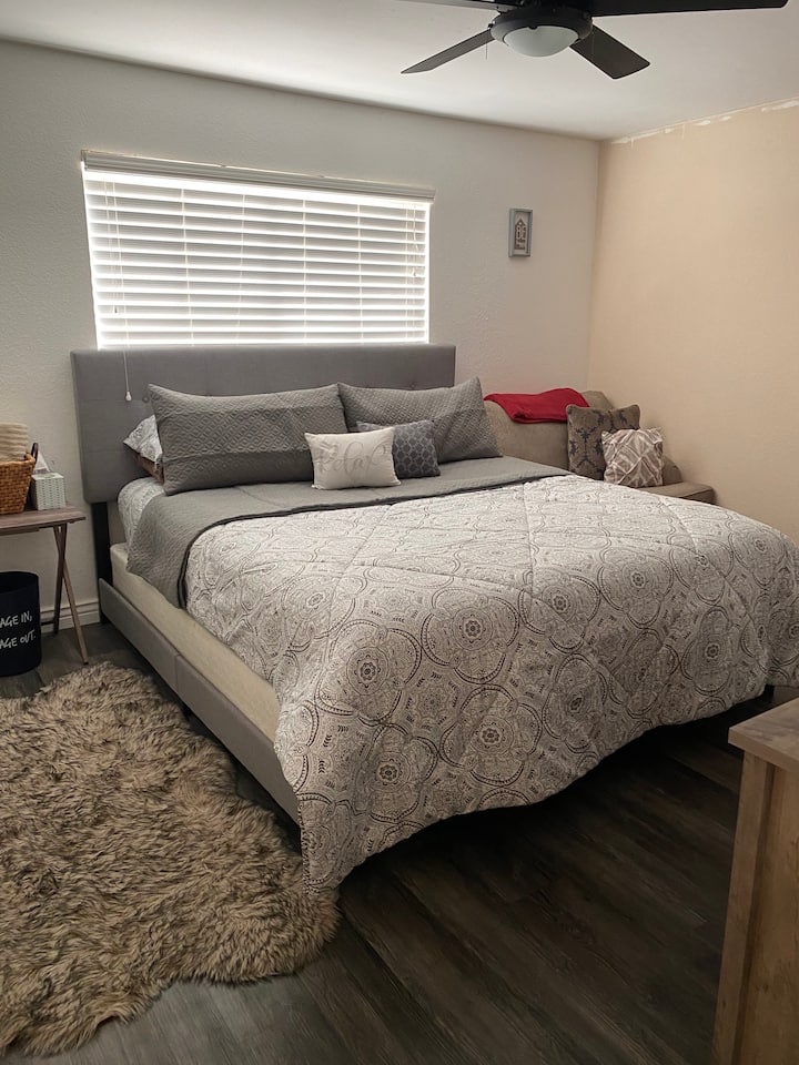 Clean & Cozy Master Suite! - Blythe, CA