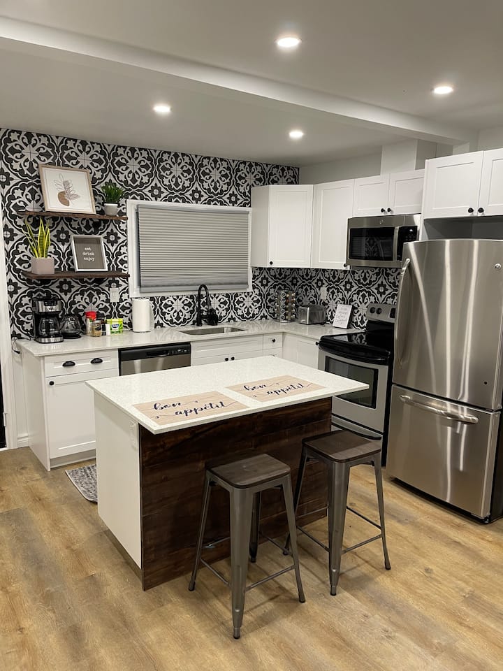 1 Bedroom Close To Downtown - London
