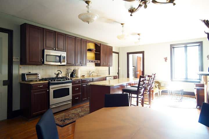 Spacious Cooking & Dining In Downtown Baltimore - Baltimore, MD