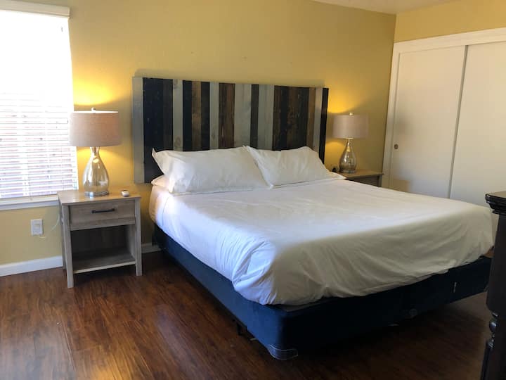 Large Comfy Ne Modesto 3 Bed 2 Bath + 2 Car Garage - Modesto, CA