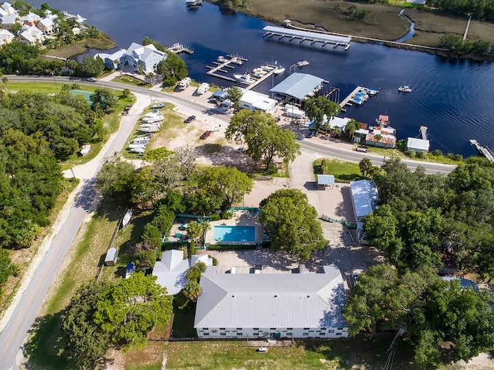 River Inn / Two Double Beds With Kitchenette - Steinhatchee, FL