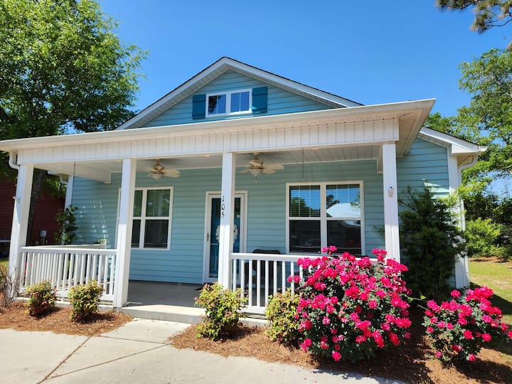 Lil Blue-3br, Bikes, Walk To Beach & Scenic Paths - Oak Island, NC