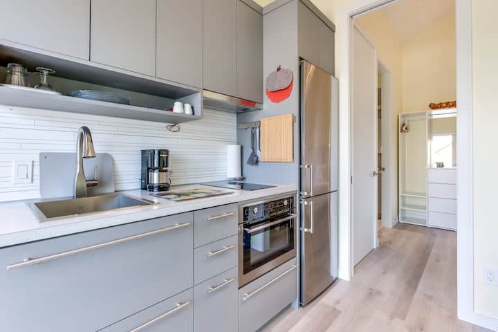 Downtown Suite Close To The Beach (Pet-friendly) - Penticton