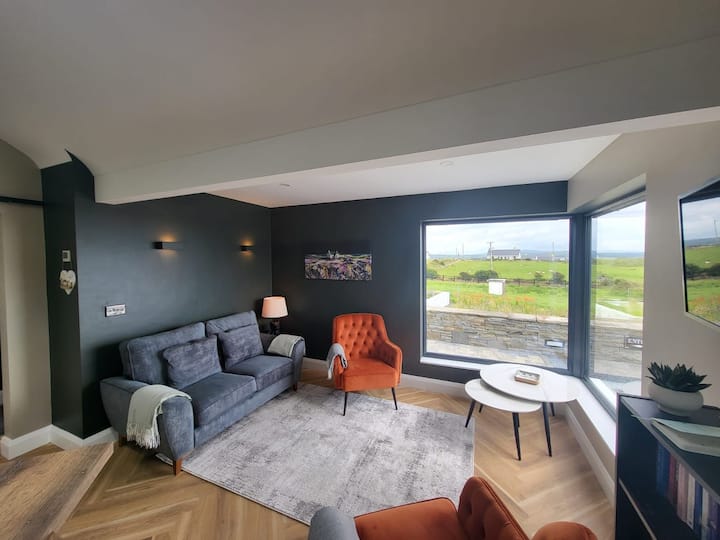 Rose Meadow Lodge.
Minutes To The Cliffs Of Moher. - Lahinch