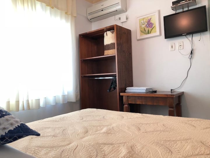 Quarto Em Bento Gonçalves Com Ar Condicionado!!! - Garibaldi