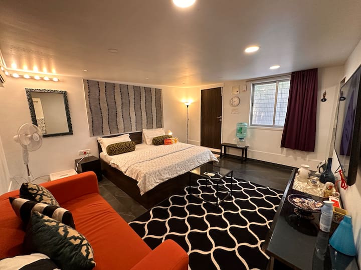 Tinyhouse - Nr Liking Road Bandra West - Mumbai