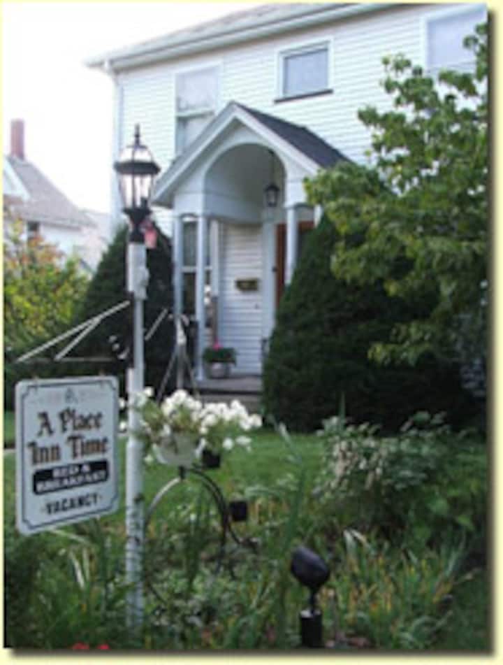 A Place Inn Time Bed & Breakfast - Edinboro, PA