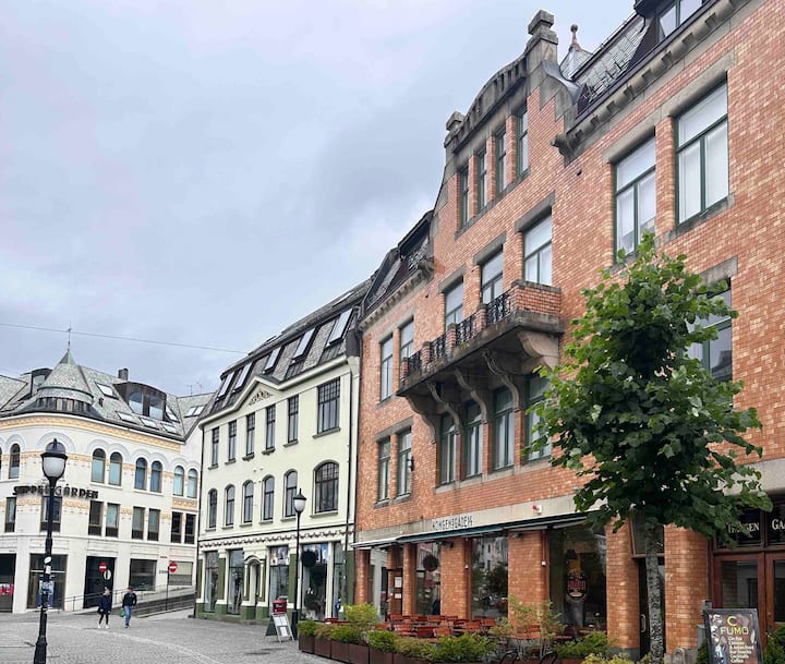 Stunning Art Nouveau Penthouse In The City! - Alesund