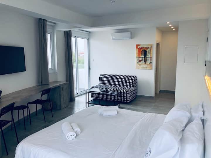 White 11-202 - Larnaca