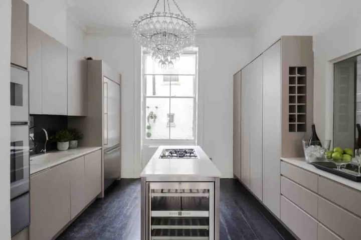 Luxury Living. Ultimate Location - London