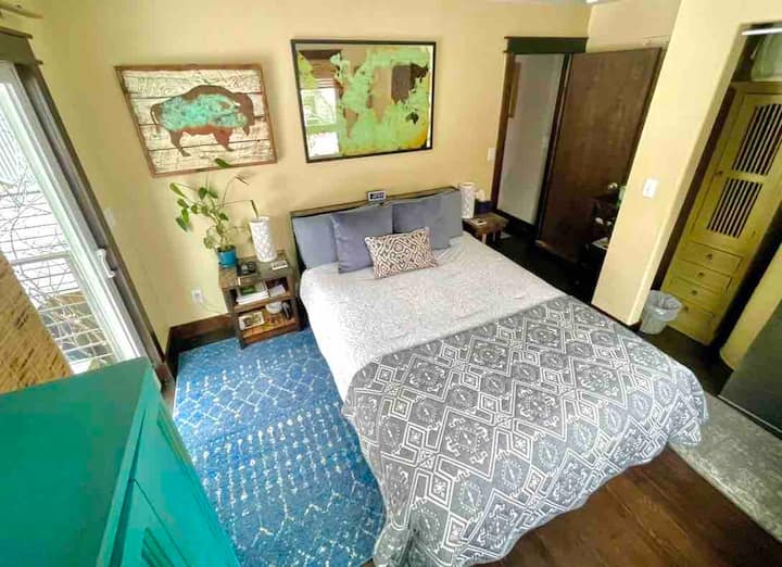 Cozy Space With Private Hot Tub & Queen Bed - Bozeman, MT