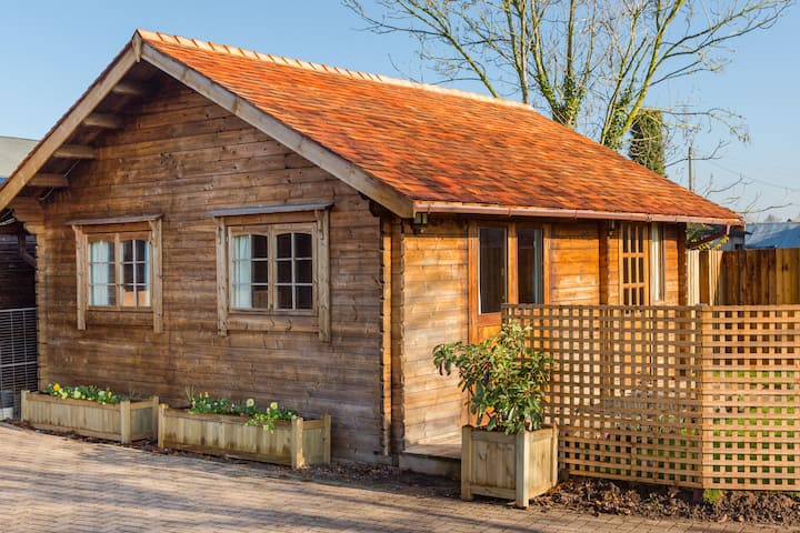 10 Best Log Cabins In The Cotswolds, England - Updated 2022 | Trip101