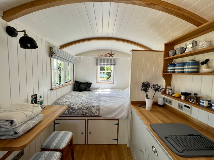 Idyllic Off Grid Shepherds Hut With Stunning View, - St Ives