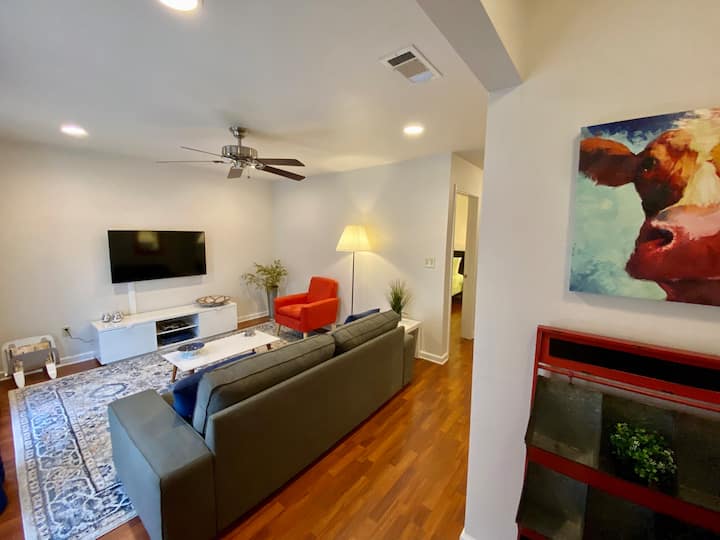 Chic Cultural Dist Apt | Walk To Dickies & Museums - Lake Worth, TX