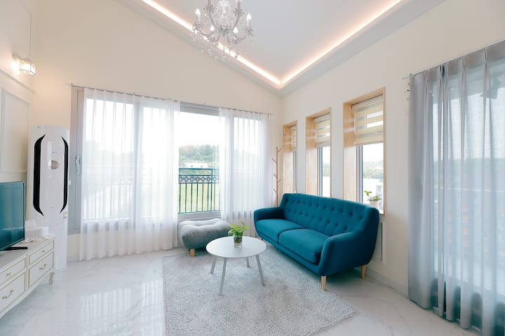 (스테이새별앤오름)애월, 곽지해변, 탁트인 오름뷰 복층 테라스 새별동 2층 - Jeju-si