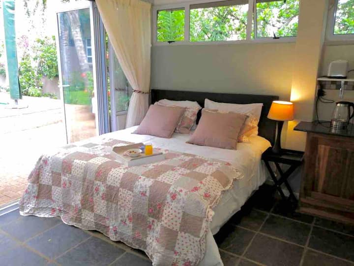 Fiori Rosa.  Cosy, Comfy  & Centrally Located Stay - Bloemfontein