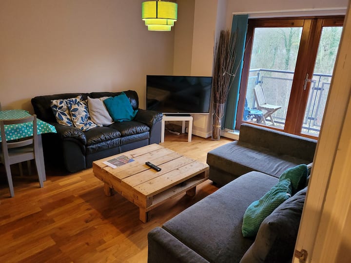 Rampling's, Lrge Apartmt, Conv Location , Parking. - Crawley