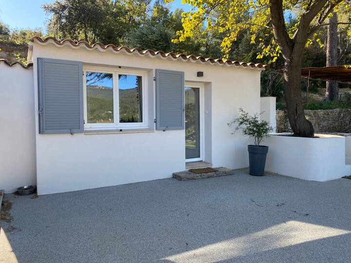 Chambre Indépendante /Sdb /Micro-onde/ Mini Frigo - Cuers