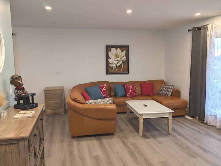 Liav Inn 
3 Br, 4 Bed 1kng 1qn & 2 Sngl, Sleeps 6 - Calgary