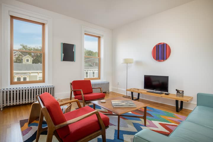 Downtown Catskill Chic - Large Floor-through Apt - State of New York