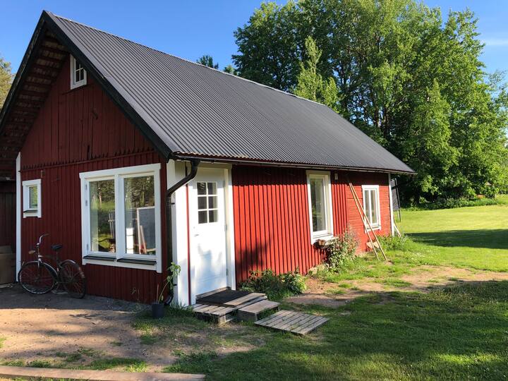 Rosenlund Guesthouse - Granne Med Hönsen - Linköping