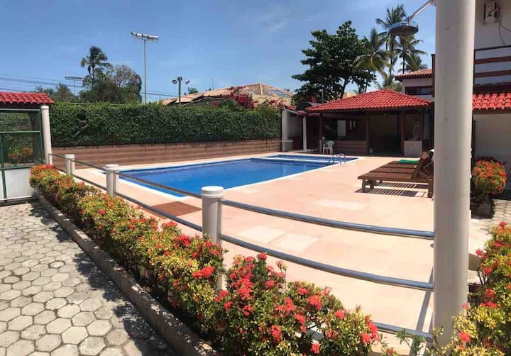 Chalé Com Conforto E Segurança Em Porto Seguro - Porto Seguro