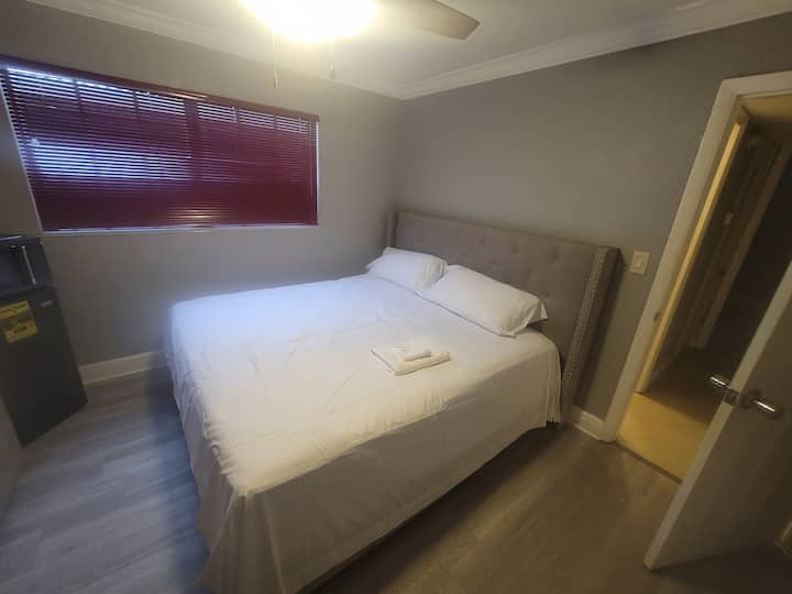 Spacious And Relaxing. 
Room 1 - Miramar, FL