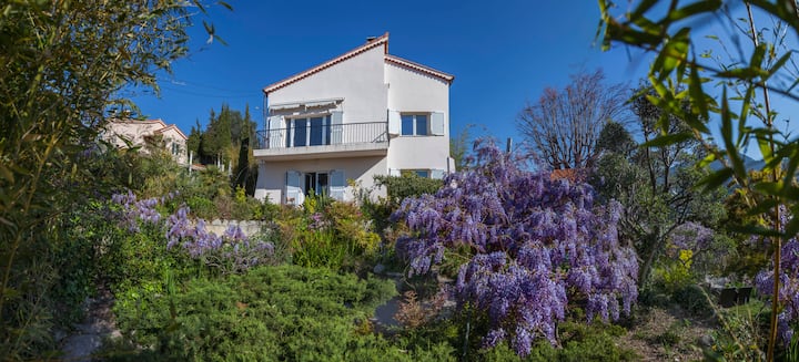 Appartement En Retz De Villa Sur Jardin. - Carros