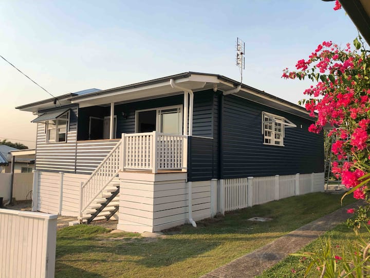 Family Beach House In The Heart Of Caloundra - Bribie Island