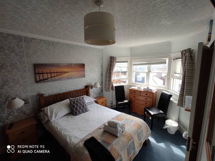 Family En-suite Room To Accomodate 4 - Scarborough