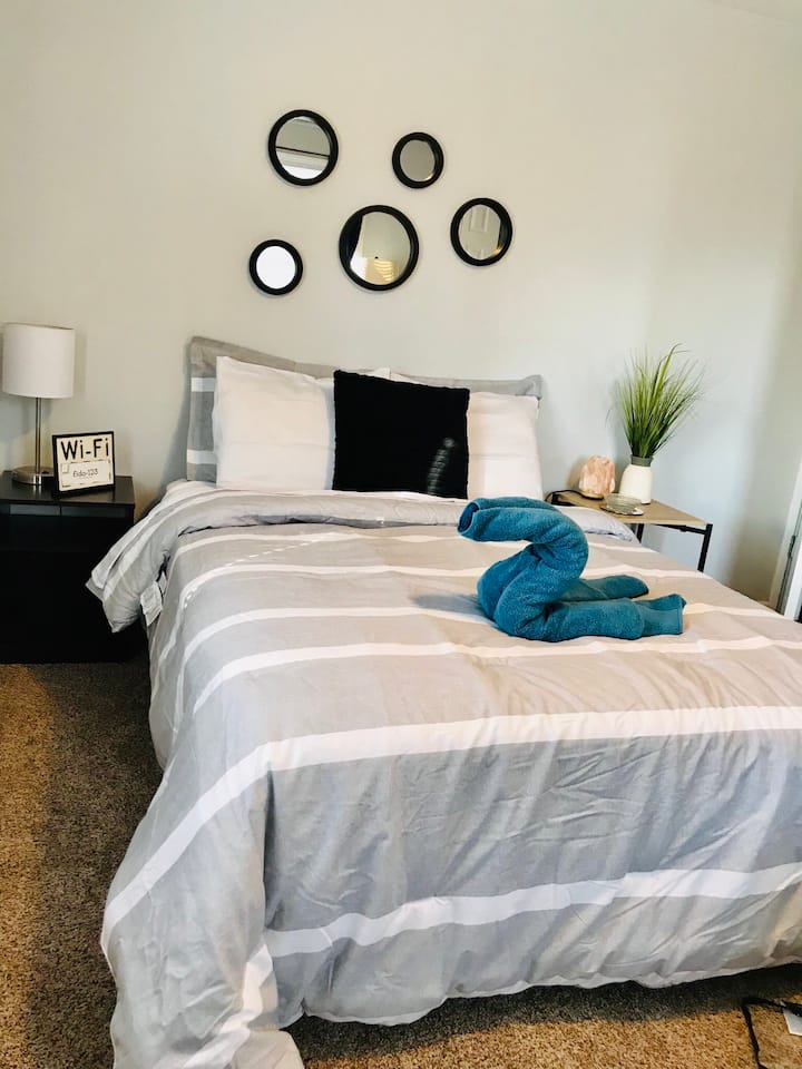 Comfy, Cozy  Room For Rent. ♥️ - Fairfield, CT