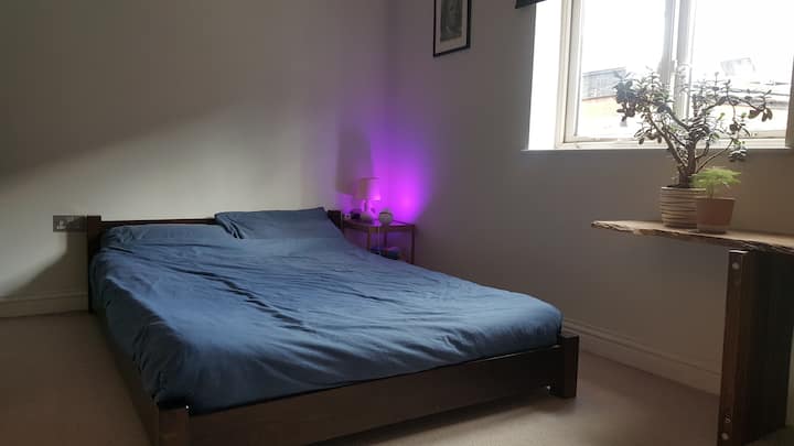 Stroud Earthy Art Flat - Stroud