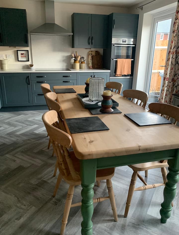 1 Queen Sized Bed With Private Bathroom - Nantwich