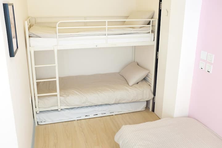 Bunk + Single 3 Pax, Private Bathroom 2 Min To Mtr - Central