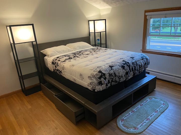 Bigelow Room - Private Room In Home - Connecticut