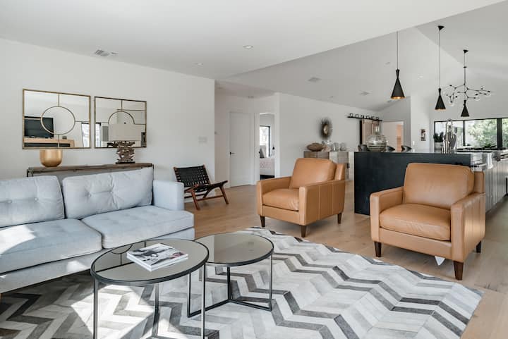Modern Larchmont Village Bungalow - Pool - Firepit - Los Angeles, CA