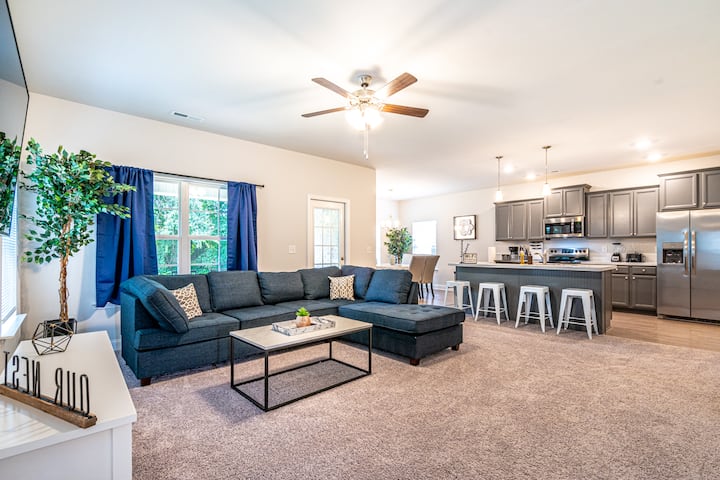 10 Min From Airport - Newly Built 4 Bedroom Home! - Huntsville, AL